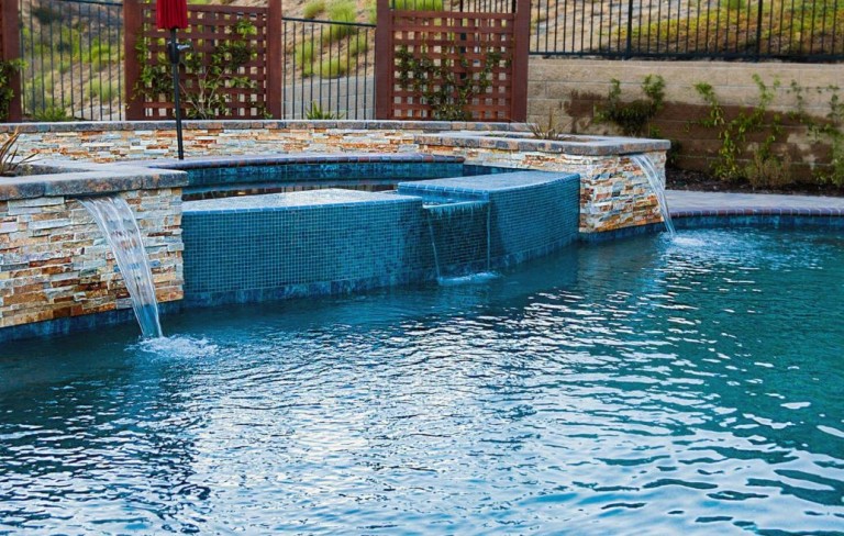 Spillover Spa - Southern California Swimming Pools
