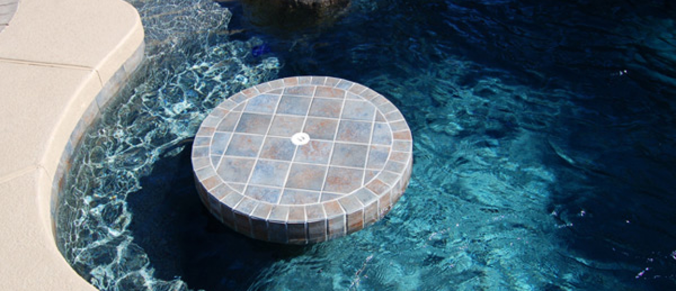 Pool with swim-up table - Southern California Swimming Pools